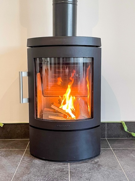 Hwam 3110C 4.5kw nominal Wood Burning Stove - Oval - NaturalHeating.co.uk
