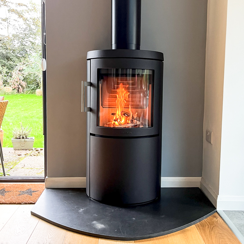 Hwam 3420C Wood Burning Stove 4.5kw - Flat Backed Cylinder with Log ...